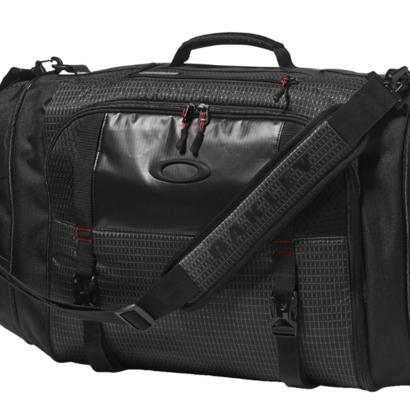 Oakley | Bags | Black Oakley Link Duffel Bag | Poshmark